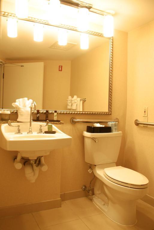 EMBASSY SUITES PHILADELPHIA - CENTER CITY: LOW RATES, SAVE ON YOUR STAY
